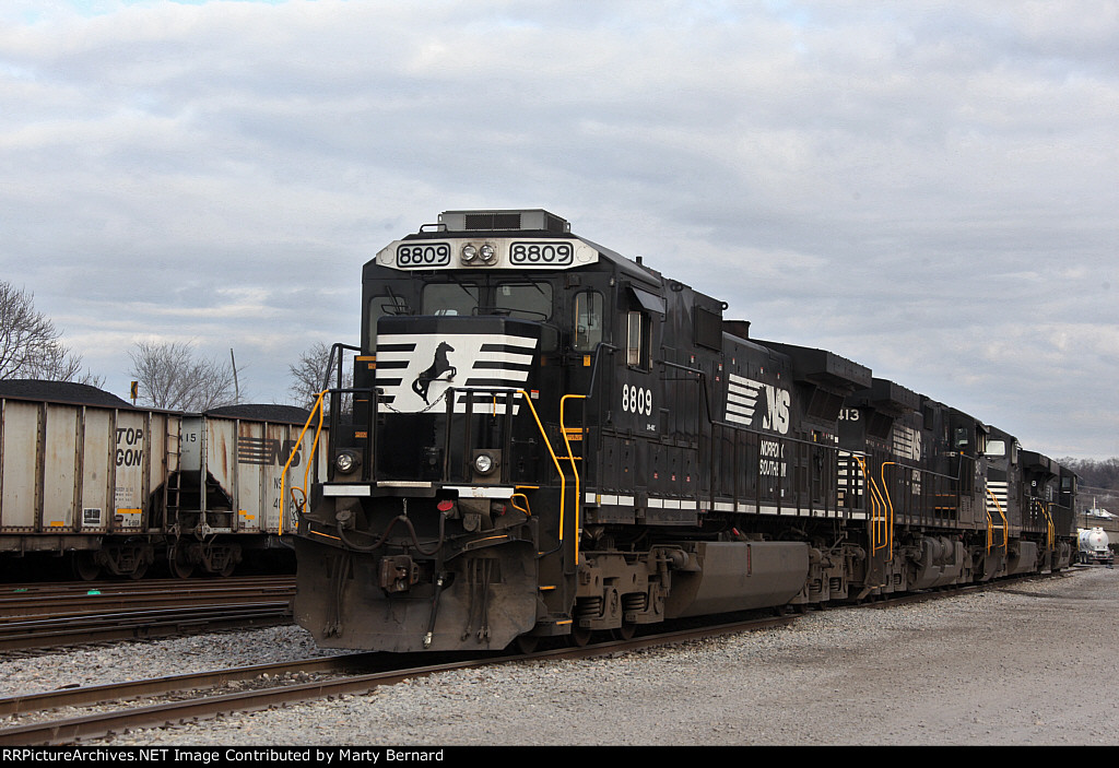 NS 8809 in South Yard